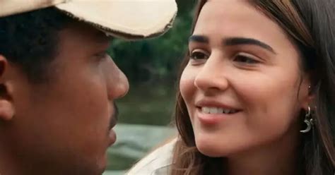 Em Renascer Sandra revela gravidez a João Pedro e cogita casamento