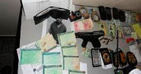 G1 Três homens são presos após se passarem por policiais em Salvador
