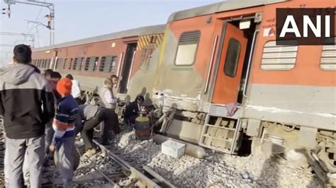 Watch Video Sabarmati Agra Express Derails Near Ajmer No Casualties