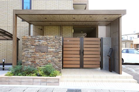 木目柄のホームヤードルーフⅡでつくるエントランスゲート 非住宅・施設 施工事例ギャラリー