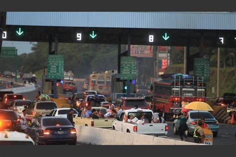 Persisten complicaciones de tránsito en la Autopista Palín