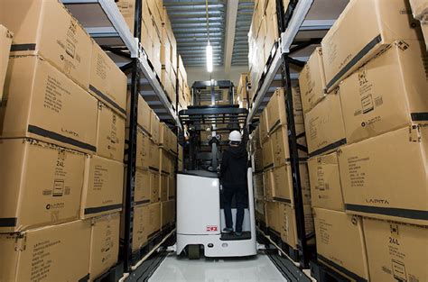 特徴ある製品を組み合わせることで、限られたスペースの有効活用化を実現｜業種別物流システム事例集｜三菱ロジスネクスト株式会社