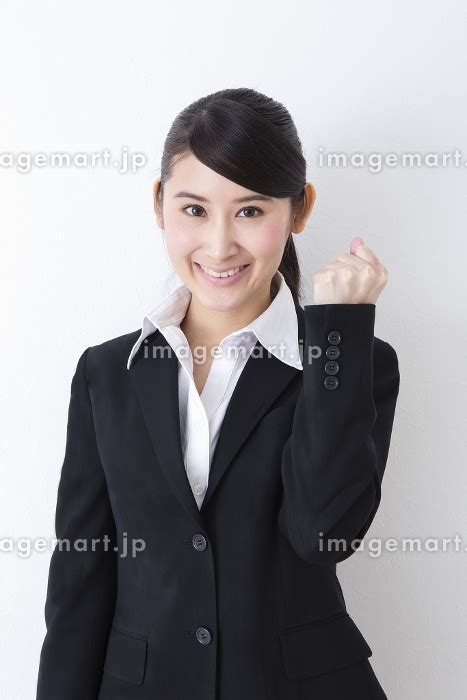 スーツを着た女性の写真素材 38185004 イメージマート