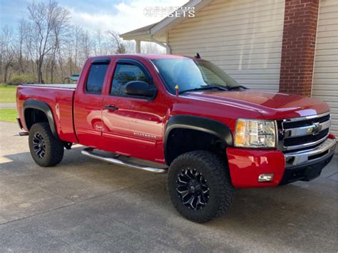 2011 Chevrolet Silverado 1500 With 18x9 13 Fuel Assault And 33 12 5r18