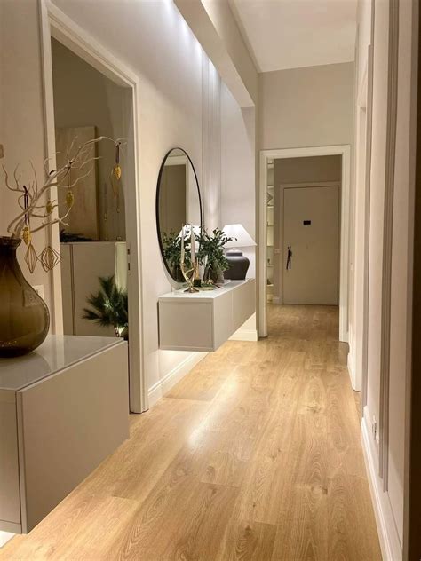 Clean And Modern Hallway Decor For Your Home 店のインテリアデザイン 玄関 デザイン マイホーム