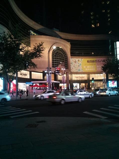 2022大上海时代广场购物逛淮海路商圈的入口了，夜【去哪儿攻略】