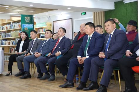 Үндэсний их спортуудын нэгэн зууны түүхийг өгүүлэх бүтээлүүд олны хүртээл боллоо