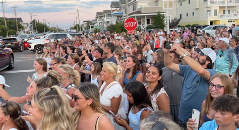 ‘scared Taylor Swift Swarmed By ‘disgusting Fans ‘crazy Psychopaths