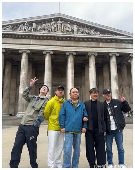 德云社孟鹤堂伦敦演出，上台就拿师父身高调侃，孟哥又调皮了 360娱乐，你开心就好