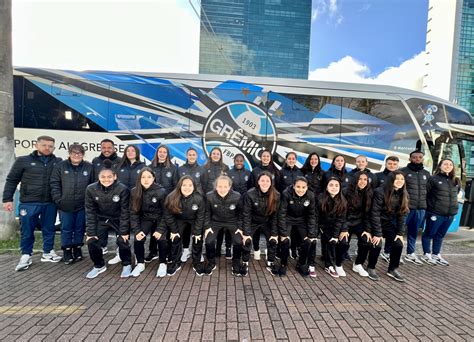 Gurias Gremistas Sub 17 viajam para estreia no Campeonato Gaúcho