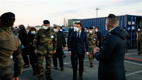 Coronavirus Emmanuel Macron défend sa gestion de la crise dans la presse italienne ici
