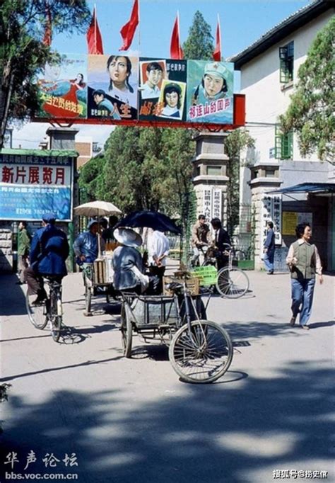 老照片，1984年的昆明街景，木质阁楼很有特色 搜狐大视野 搜狐新闻