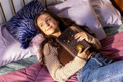 Assistimos ao filme de Larissa Manoela sobre Astrologia Tá Escrito