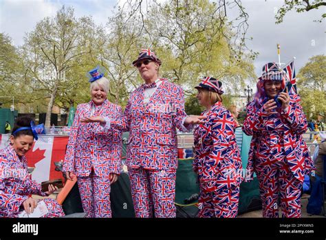 London Uk 5th May 2023 Royal Superfans Camp Out On The Mall Near