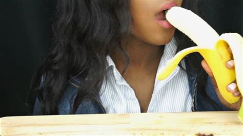 ASMR Peeling And Eatingbananas Visual Triggers No Talking YouTube