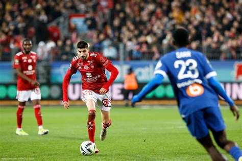 Brest Penalty Pour Lom Laveu De Lees Melou