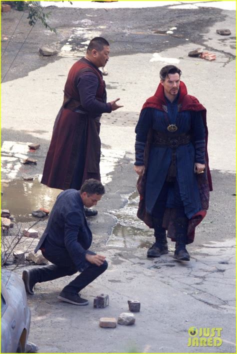 Iron Man Wears His Armor In New Avengers Infinity War Set Photos