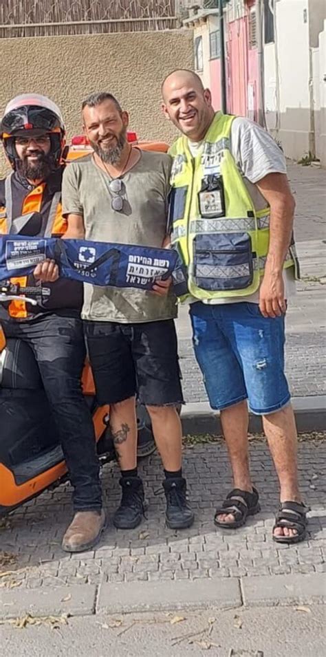 באר שבע פעוטה ננעלה בשגגה ברכב מתנדבי ידידים חילצו אותה בשלום