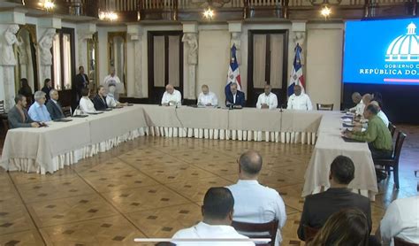 Gobierno y ambientalistas firman convenio para preservar áreas protegi