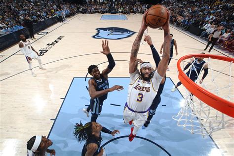 Lakers Erupt In Fourth Quarter Survive Anthony Davis Injury Scare To
