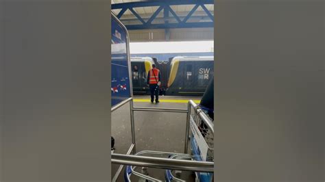 Swr Class 450 S Dividing At Southampton Central Youtube