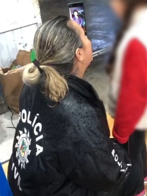 Polícia Civil realiza encontro de avô e neta separados pela enchente Polícia Civil RS