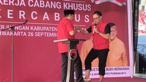 Ronal Ungkap Makna Gerakan Khusus Adu Sepatu Jadi Gimmick Unik Paslon 02 Di Pilgub Jabar 2024