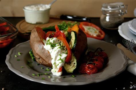 Gebackene Süßkartoffeln mit Ofengemüse Rezept auf carry on cooking