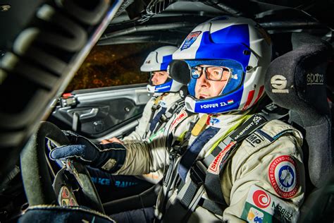 Jótékonysági árverésre kerül Hoffer Zsolt egyedi sisakja RallyCafe hu