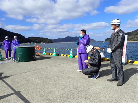五島市荒川漁港にて地域貢献イベント、シロギス稚魚放流を行いました 増山建設株式会社