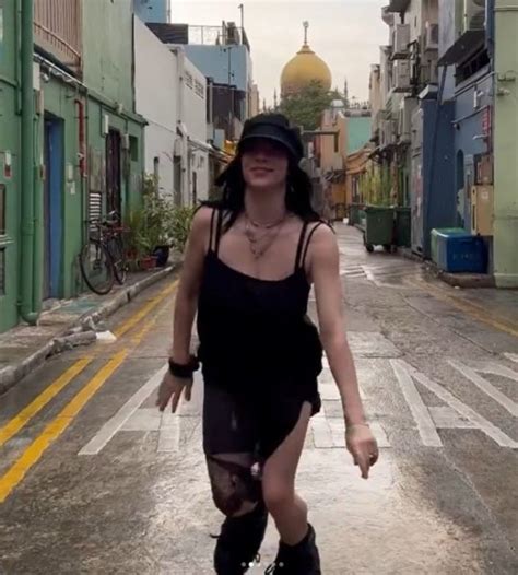 Billie Eilish Visits Kampong Glam While In Spore Poses In Front Of Sultan Mosque