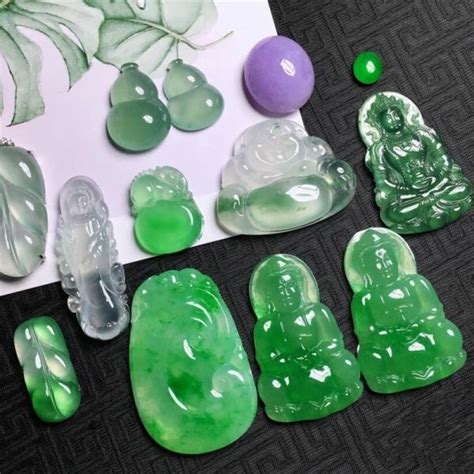 미얀마 화물 얼음 종 Avalokitesvara Violet Buddha 18k 금박 계란 얼굴 옥 Ruyi 펜던트 녹색 비취