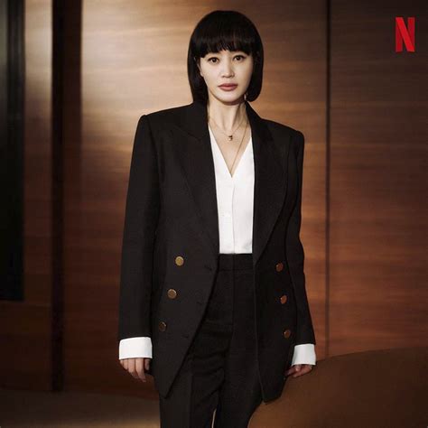 Netflix《少年法庭》51歲金憓秀！私服全靠5招穿出「凍齡感」，v領、寬褲打造12頭身好身材！ Bellatw儂儂