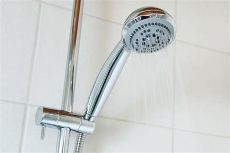 Cómo aumentar la presión del agua en casa 6 pasos