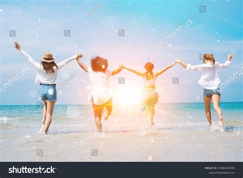 4 Best Friends Holding Hands
