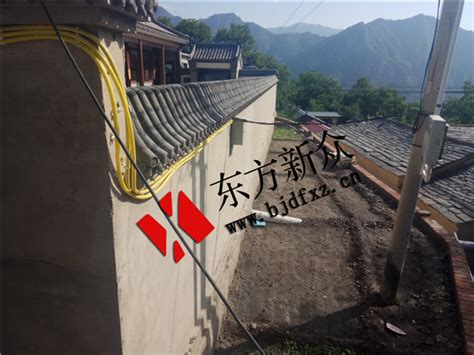 房山大安山围墙仿砖真石漆施工