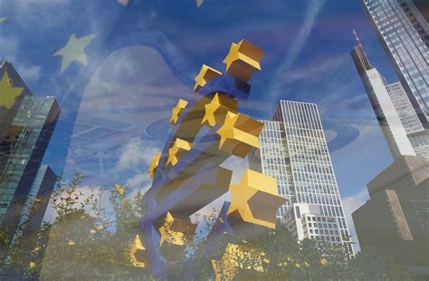 Reuters Η ΕΚΤ θα επιμείνει σε μεγάλη αύξηση επιτοκίων παρά την