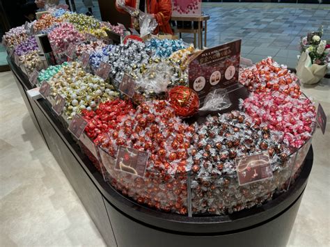 Echika池袋にスイスのチョコレートブランド「リンツ ショコラ ブティック」にオープンしてる。 池袋タイムズ