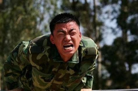 《士兵突擊》裡的王寶強李晨都火了，誰還記得那個硬漢561？ 每日頭條