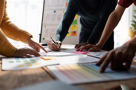 Premium Photo Close Up View Of Brainstorm Team Of Creative Web Graphic Designer Ux Developer