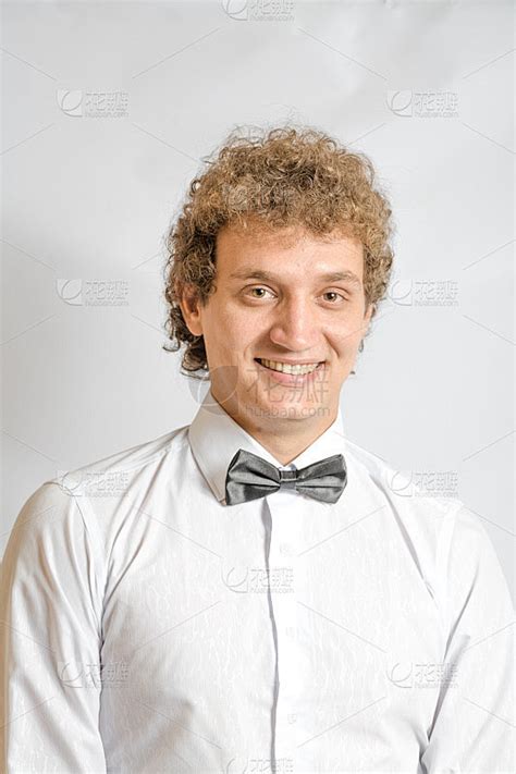 时尚的男孩为一些有趣的设计