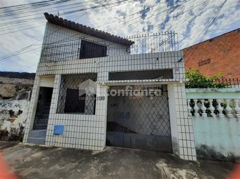 Casa na Rua Teodoreto Souto 1130 Parque Araxá em Fortaleza por R