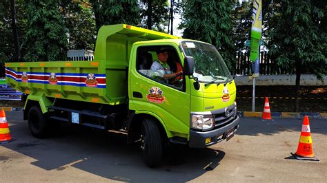 Begini Tips Aman Mengemudi Truk Dan Bus Ala Hino