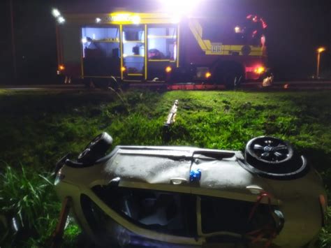 Caco Da Rosa Condutora Fica Presa às Ferragens Após Carro Capotar Em