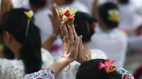 Makna Hari Raya Galungan Dan Kuningan Serta Rangkaian Acaranya