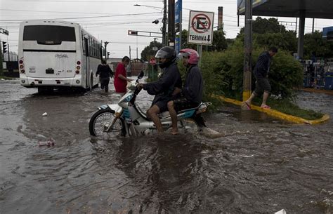 Julia Hurrikán Nicaragua árvizekre és Földcsuszamlásokra Készül Linerhu