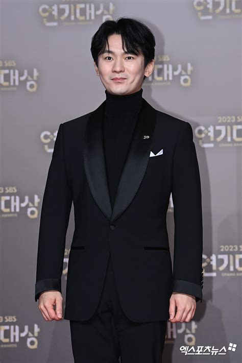 Stars Shine On The Red Carpet At 2023 SBS Drama Awards KpopHit KPOP HIT
