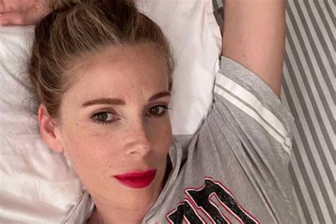 Gonna E Tacchi Da Sogno Alessia Marcuzzi Lascia Senza Parole