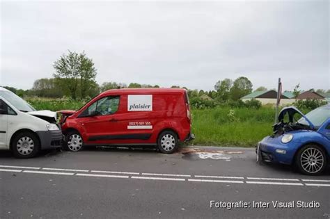 Vier Auto S Betrokken Bij Ongeval Op N242 Twee Gewonden