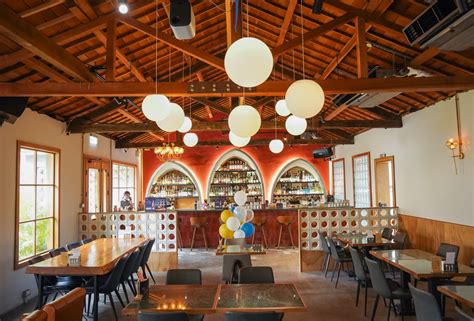 高雄餐酒館推薦 Aqua Vitae Bistro 餐酒館 60年台電宿舍新生x歐式酒窖風餐酒館餐好吃調酒更讚 美食好芃友（芃芃）